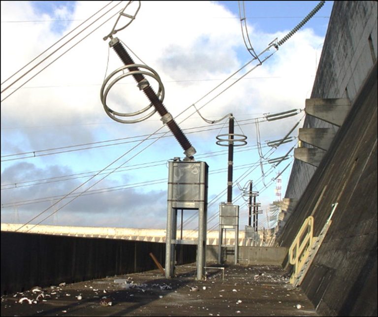 Diagnosing MOV Surge Arresters Combining Resistive Leakage Current ...